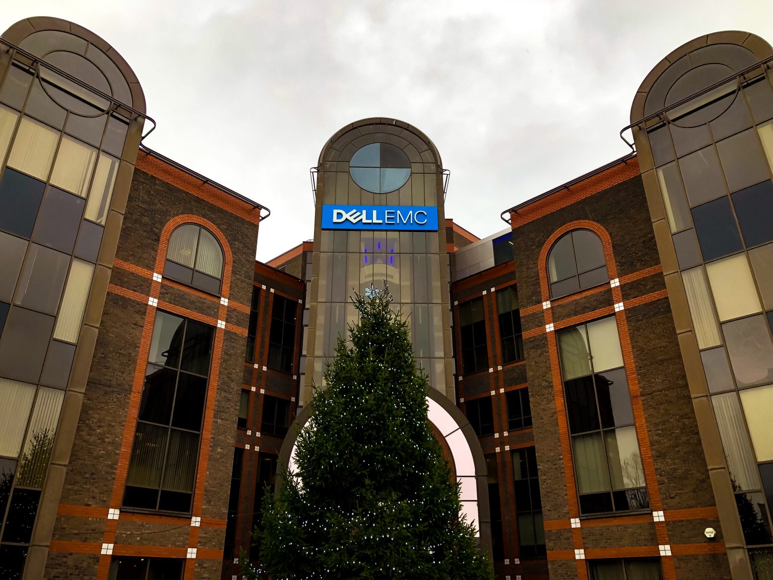 Dell experts teach Space Studio West London students about the three ...