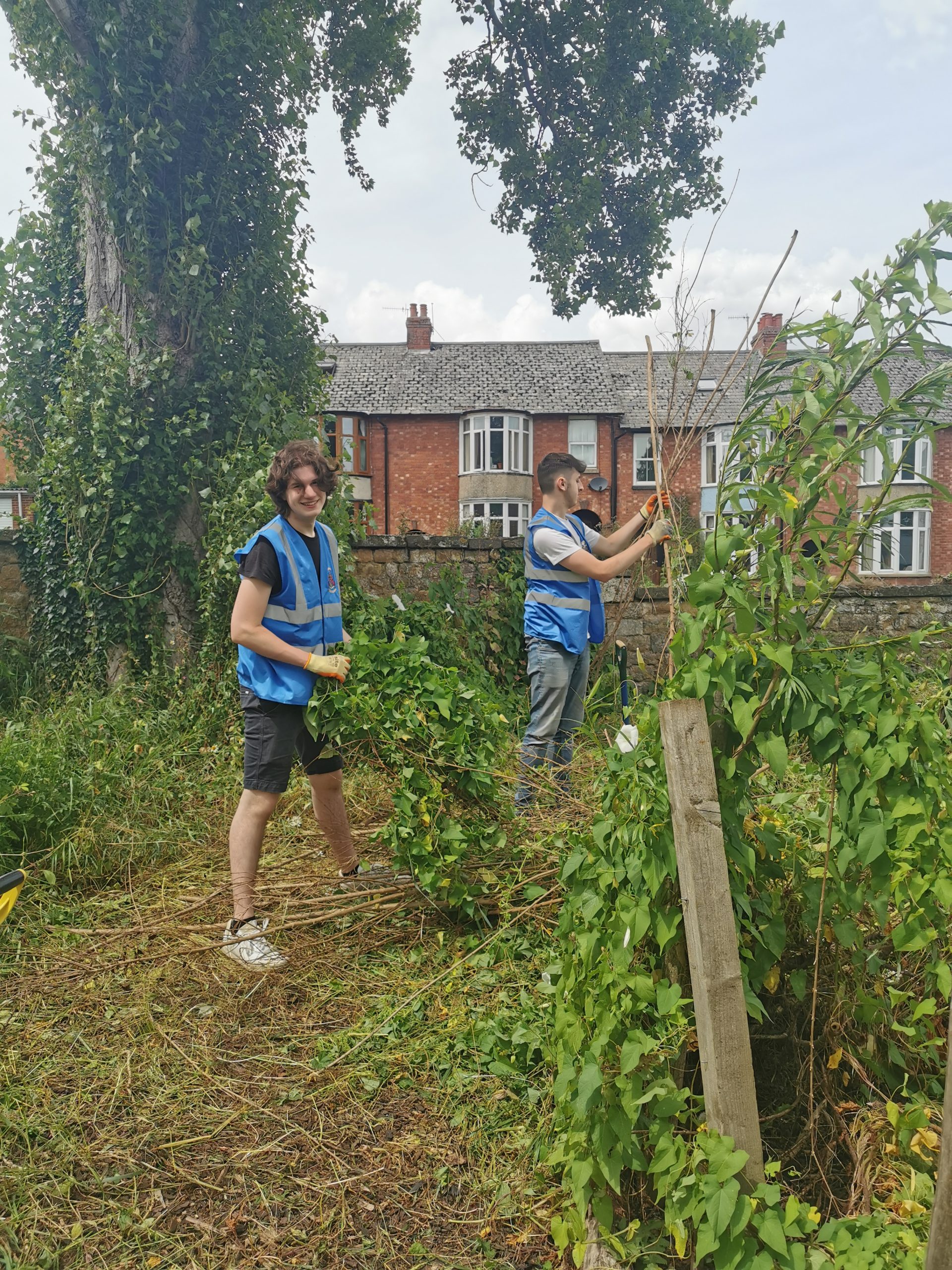 Community spirit: Charitable sixth formers at Wykham Park Academy clear ...